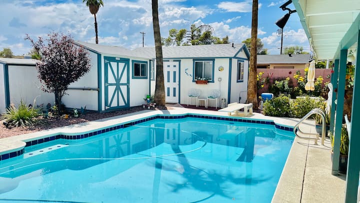 Adorable Small Guest House By The Pool. - Las Vegas, NV