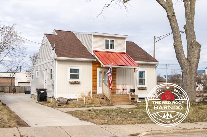 *Huge Home 6 Beds W/2 Kitchens & Finished Basement - Grandville, MI