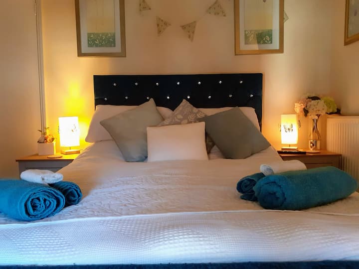 Room 2 Holly & Ivy Is Close To All Attraction - Flamborough