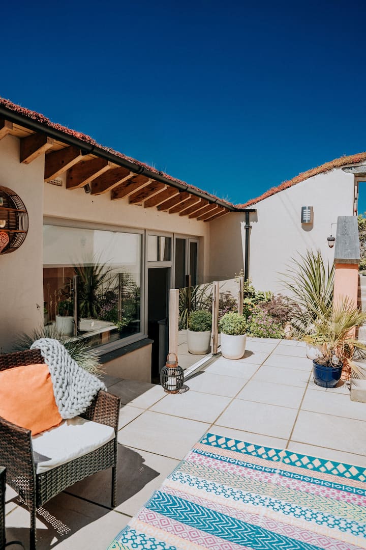 Charming, Romantic Cottage With Wood Fired Hot Tub - Pembrokeshire