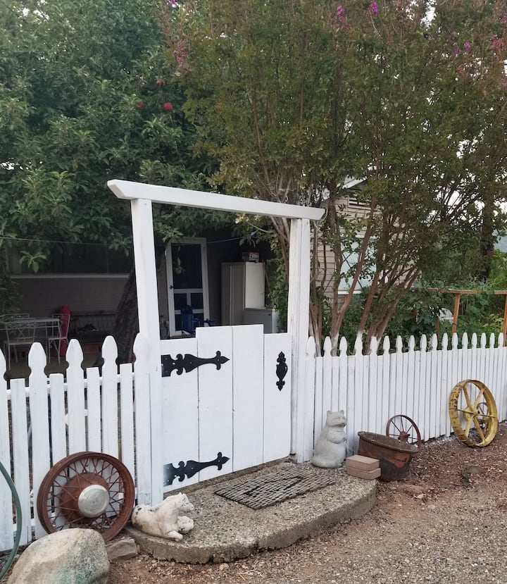 Rustic 1 Bedroom Country Home - Napa Valley, CA