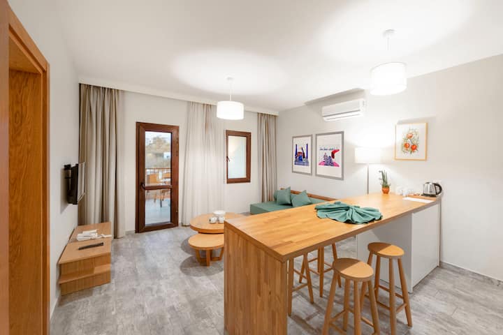 Bitez'de Kiralık Balkonlu Ve Otoparklı Daire - Bodrum