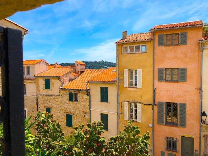 Bel Appartement Dans Les Remparts à 50 M De La Mer - Antibes