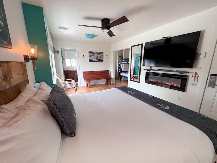 Haley Hotel Corner Family Suite - Santa Barbara, CA