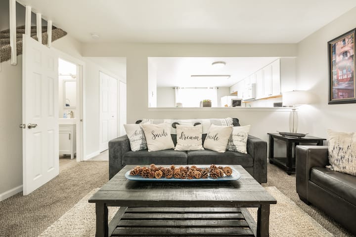 ❂ Amazing Townhouse! 2 Br, 1.5ba, Sleeps 5 W/ac! ❂ - Colorado
