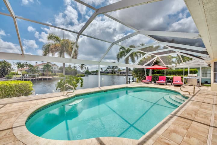 Villa Blue Lagoon - Heated Pool, On The Water, Bright, Comfortable, Kayaks - Cape Coral, FL