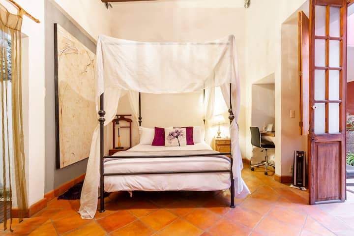 Hermosa Casa En Centro Histórico - Santiago de Querétaro