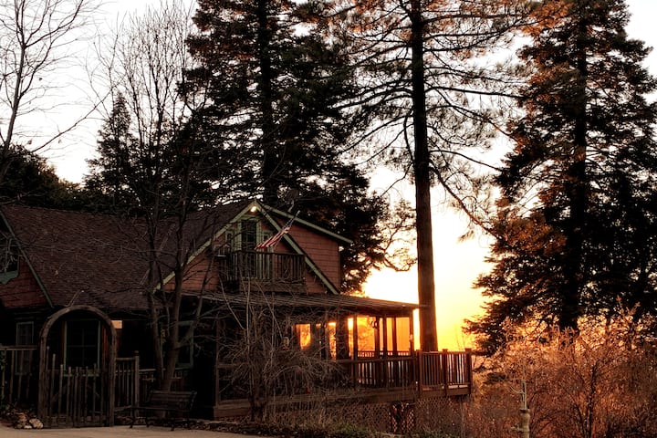 "Enchanted Cabin" In The Mountains @ Skylark Manor - Julian, CA