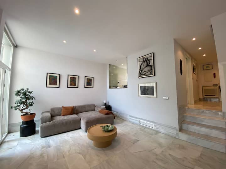 Beautiful House On A Hill - Cenes de la Vega