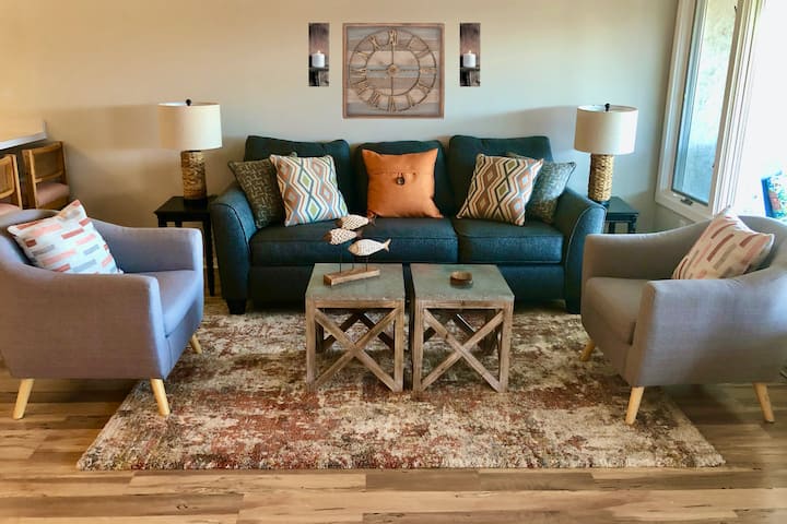 Charlevoix Waterfront Right Downtown  - Waterview - Charlevoix, MI