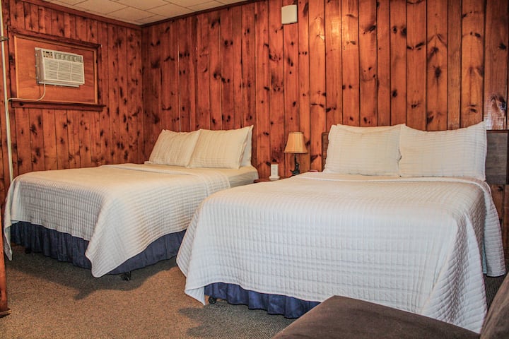 The Crossing Motel - Room #2 - Glen Arbor, MI