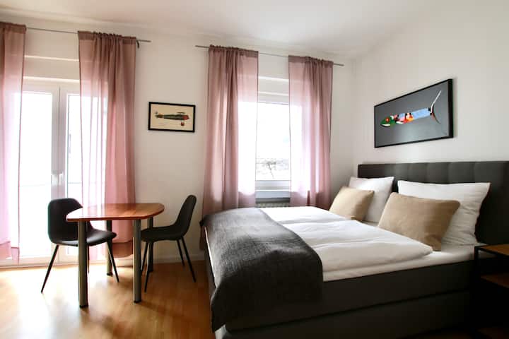 Beautiful Apartment With Balcony In Great Area - Köln