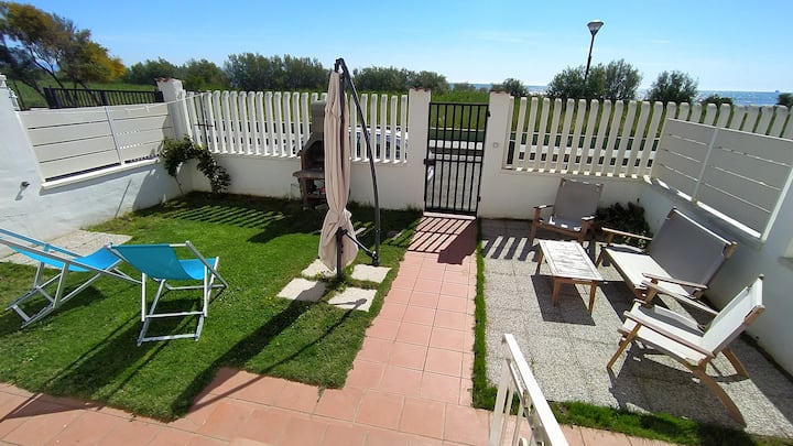 Casa Al Mare, Spiaggia  Giardino,15 Km Da Cagliari - Sardynia