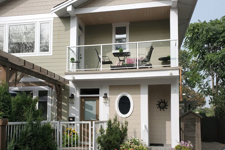 Sunlight Suite By Hospital, Downtown & Beaches - Kelowna