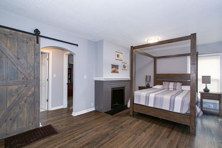 Beautiful Bungalow In Historic Crown Heights - Wichita, KS