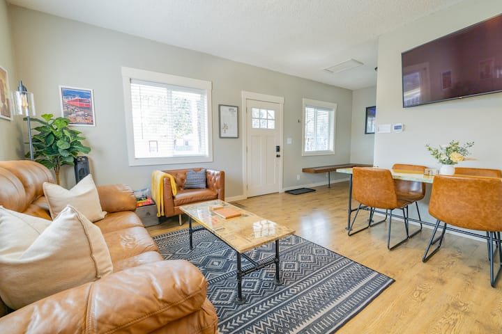 ★The Pine House - Custom Mural - Ace Location!★ - Colorado Springs, CO