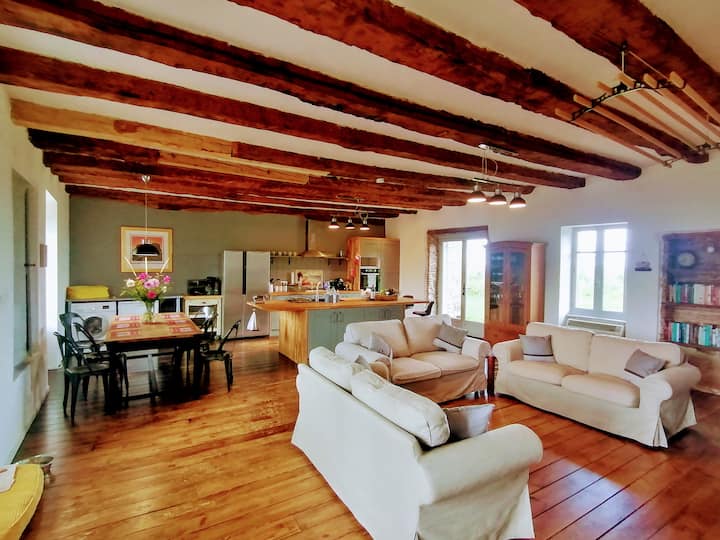 Spacious Rural Retreat With Great Views - Haute-Vienne