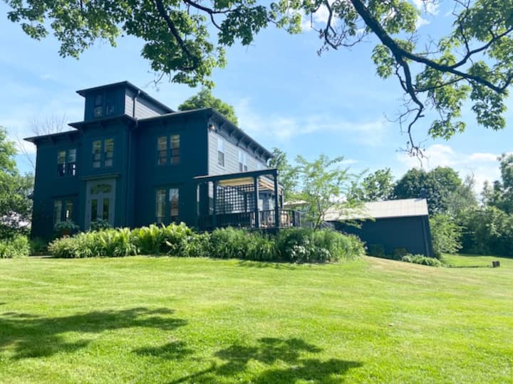 Village House, Germantown Ny - Tivoli, NY
