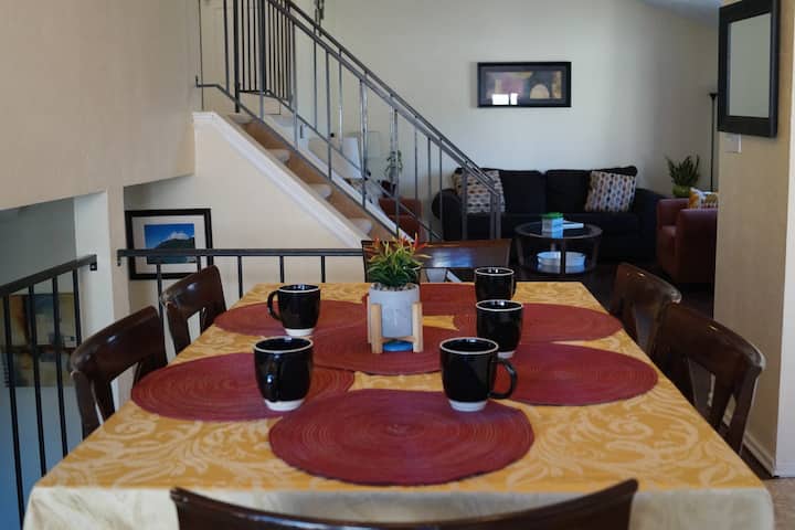 Family/pet Friendly, 3br Home, Centrally Located - 롱먼트