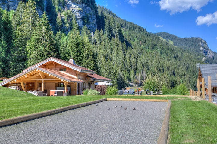 Chalet For 15 People - Modern, Large Garden, Close To The Slopes And Private Spa - Morzine