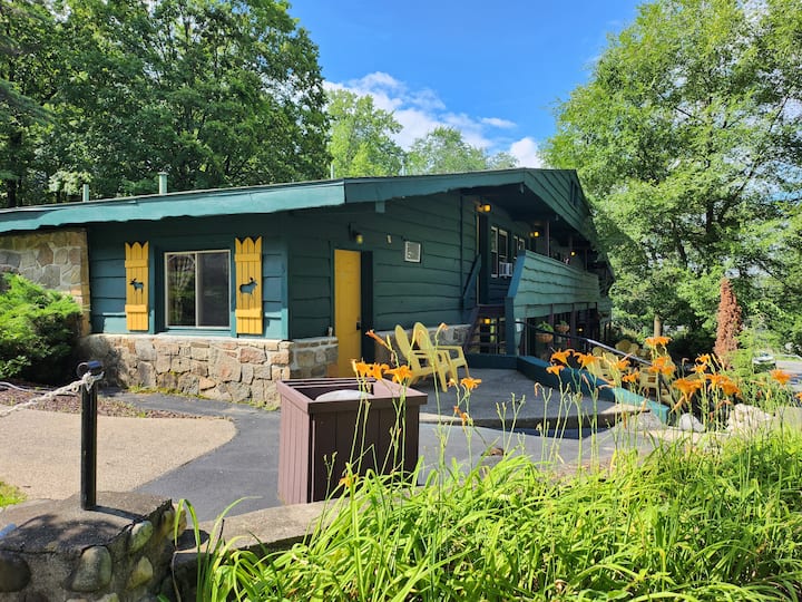 Fischer Den King Suite #7 W/ Kitchen - Lake George, NY