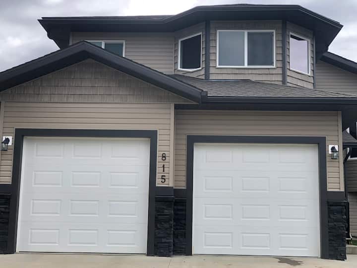 Executive 3br Full House In Fox Creek - Fox Creek