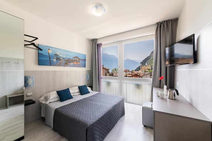 Double Room In Hotel Canarino - Limone Sul Garda