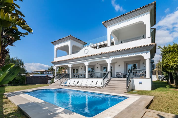 Casa Helena, Luxury 5 Bedroom Beach Side Villa - Puerto Banús