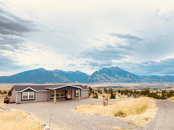 Family Basecamp W/ 180° Mtn Views Near Yellowstone - Emigrant, MT
