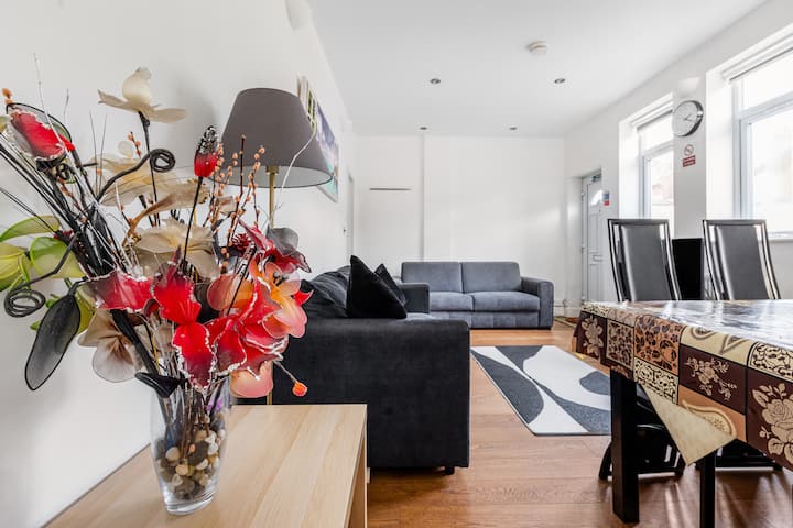 Clapham Common 2bed 2 Bath Sleeps 10 Free Parking - London
