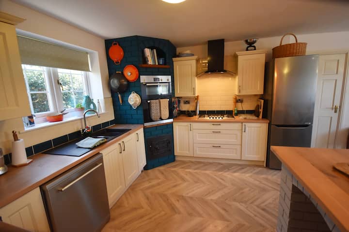 Cosy Rural Retreat With Hot Tub Under The Stars - Shropshire