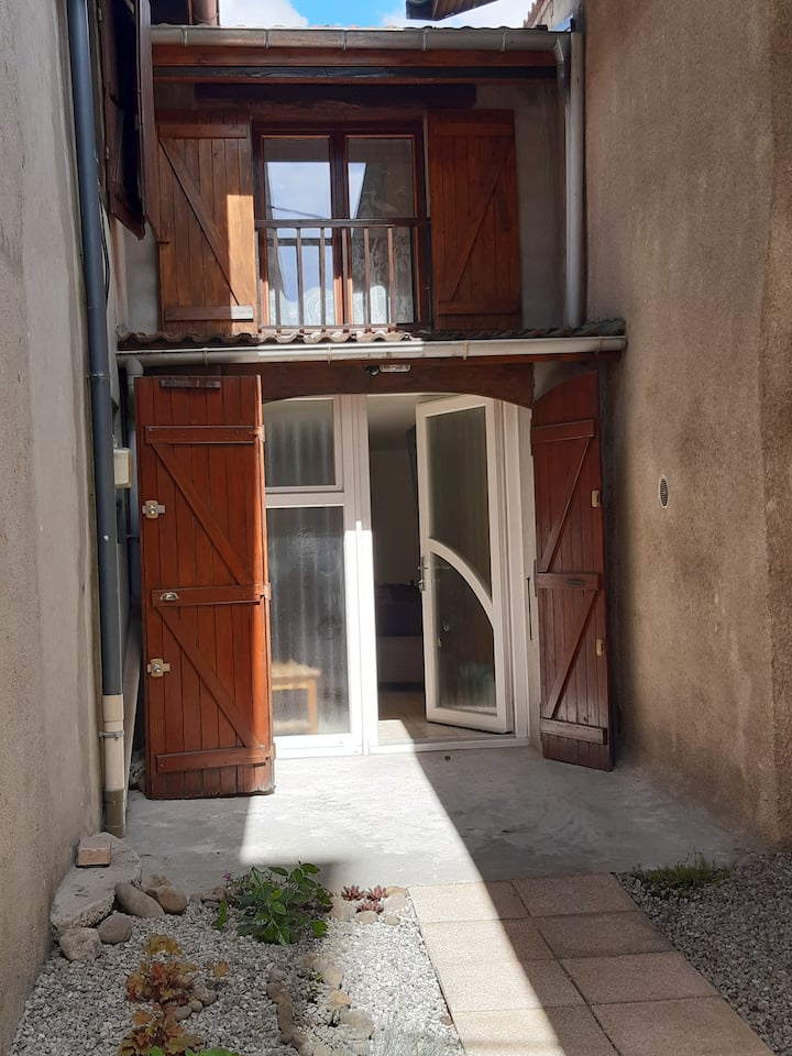 Appart. Meublé Tout éQuipé De 37m2 En Centre Ville - Meximieux