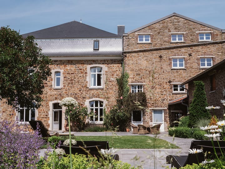 Magnifique Maison - Jacuzzi, Spa & Billard - Mettet