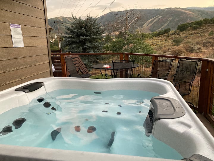 Modern Loft W/ Hot Tub Minutes From Ski Lift! - Park City, UT