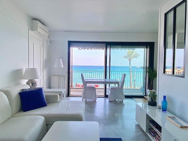 Appartement T2 Avec Sublime Vue En Front De Mer - Menton