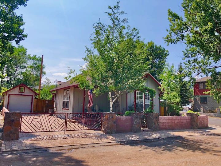 *Updated* Leroux Bungalow (2 Blocks From Downtown) - Flagstaff, AZ