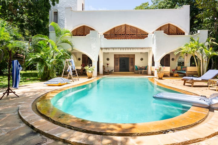 Three Monkeys House - Diani Beach