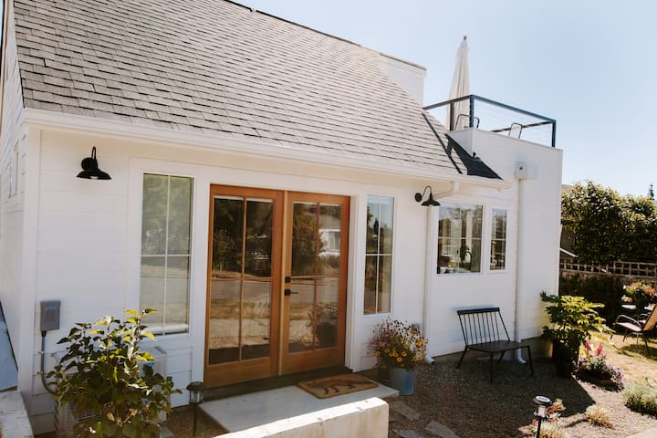 The Seattle House (Guest House With A View) - Seattle, WA