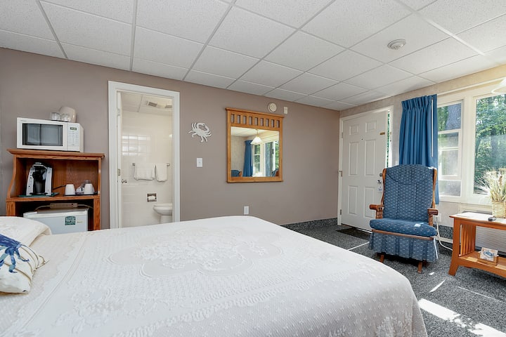 The Riverside Sanctuary – Queen - Ogunquit, ME