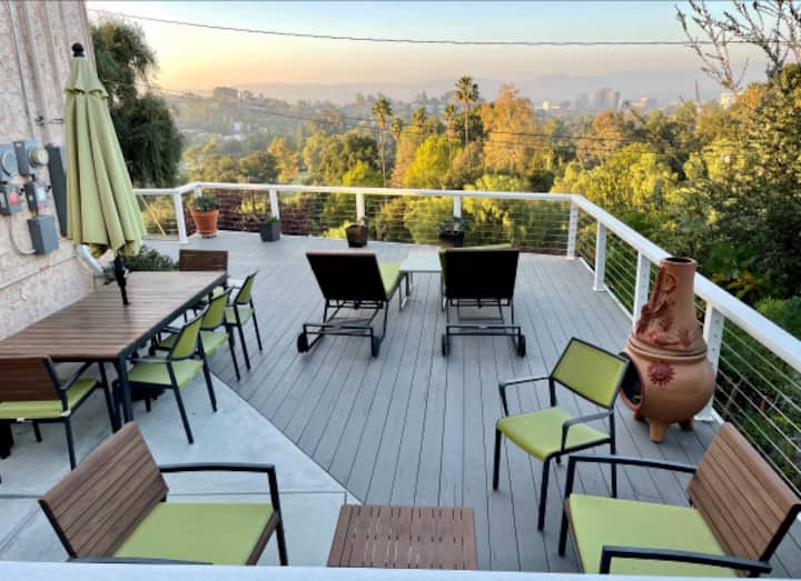 Sunset Views Hillside Hottub Home - Calabasas, CA
