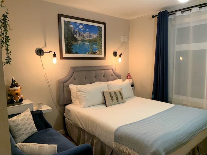 Cozy And Stylish Hotel Room-parking/ac/gym - キャンモア