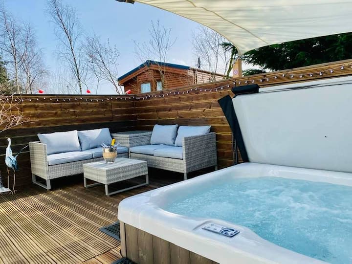 Woodys Retreat, Holiday Home With Hot Tub - Northumberland