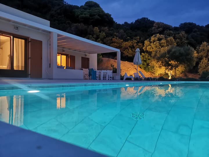 Banana Beach Villa - Skiathos