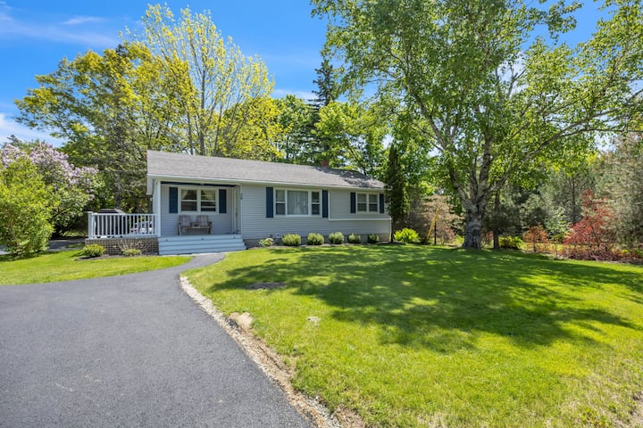 Quiet, Comfortable, Renovated Cottage Near Acadia - The Bluffs, Mt Desert