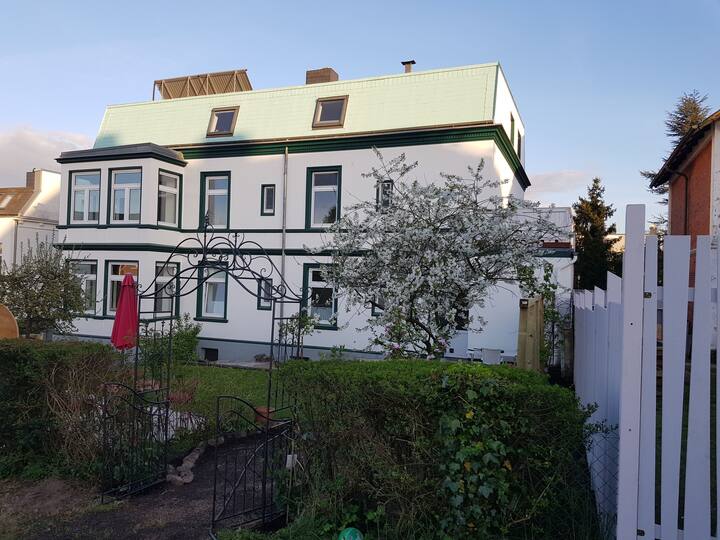 Appartement Kunigunda (2 Schlafzimmer, 2 Bäder) - Ferienwohnungen In Der Villa - Eutin