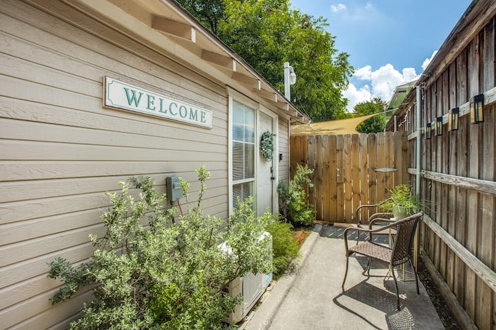 Cozy Studio Near Bishop Arts District - Dallas, TX