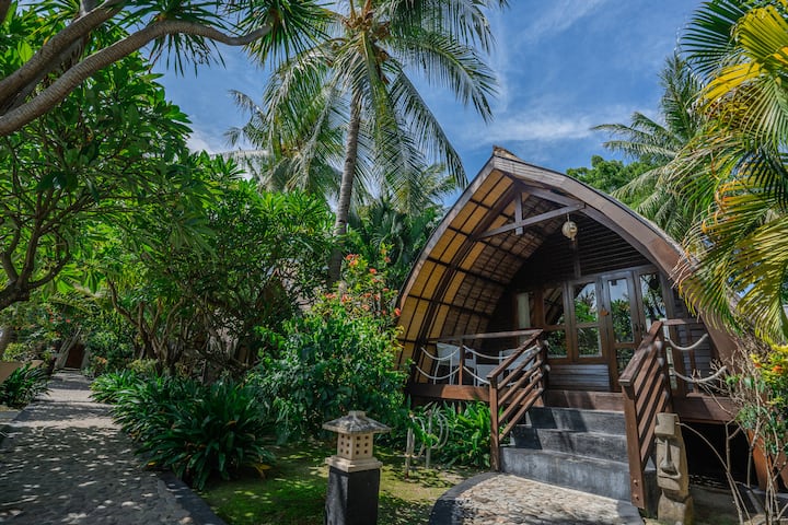 Traditional Bungalow Dbl/tw At Manta Dive Gili T - Gili Islands