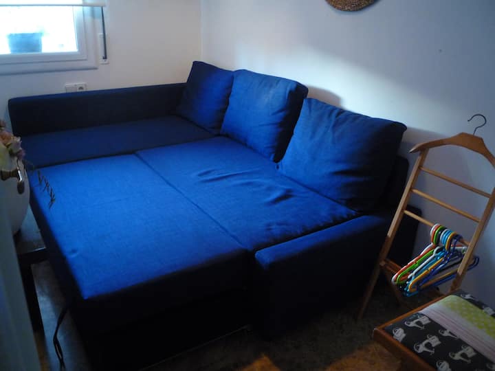 Habitacion Con Sofa Cama Doble Muy Luminosa Y Bon - Sitges