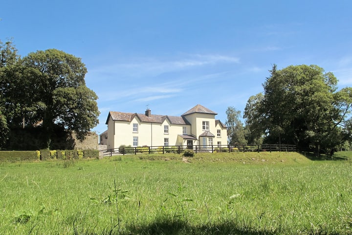 Historical Home With A View - Cashel
