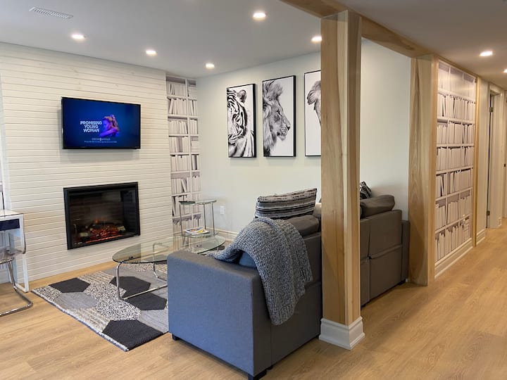 Stylish 2-bdrm Apartment With Parking, North York - Toronto
